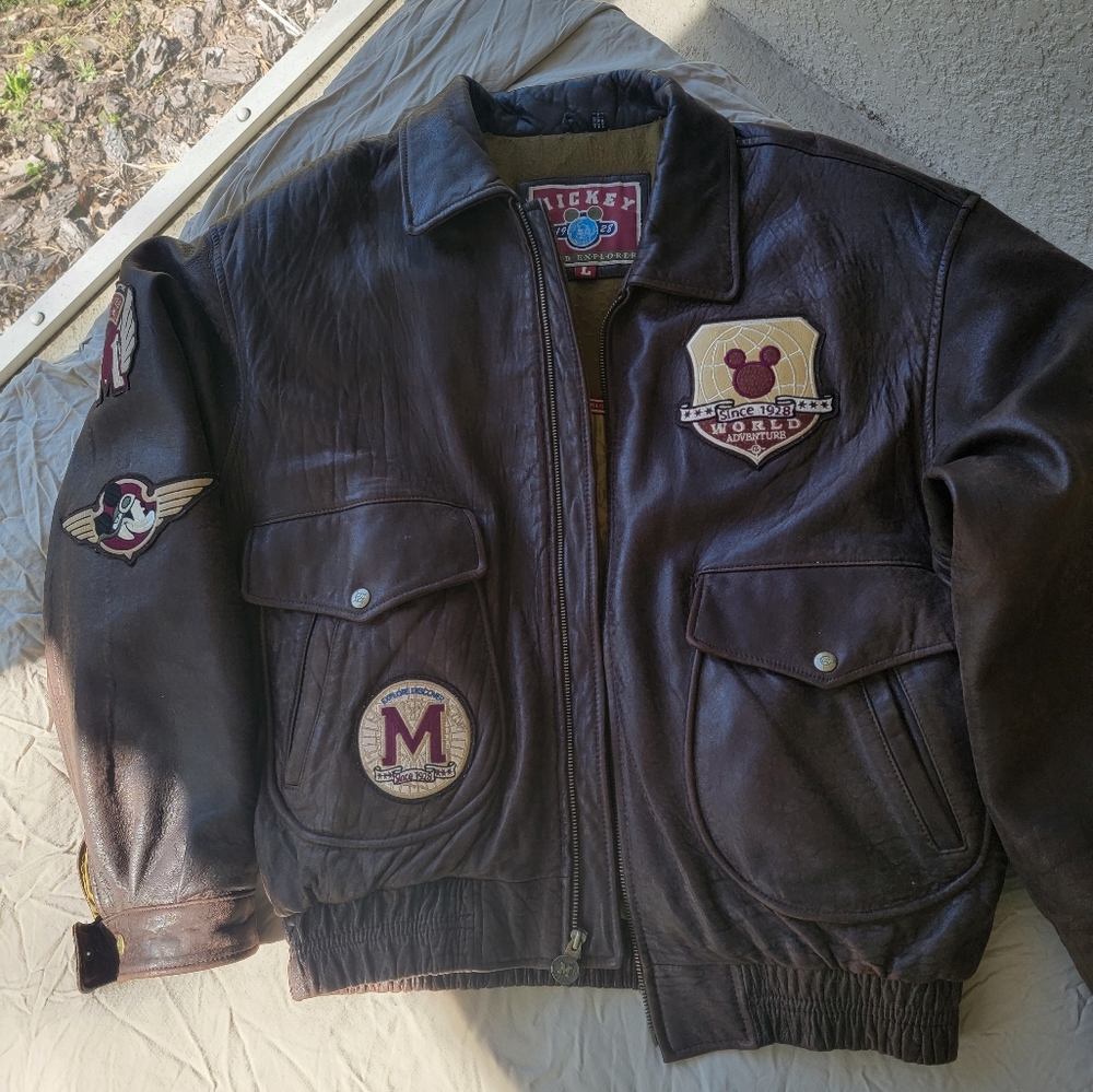 Rare! Disney "World Explorer" Mickey Mouse Buttery-So… - Gem